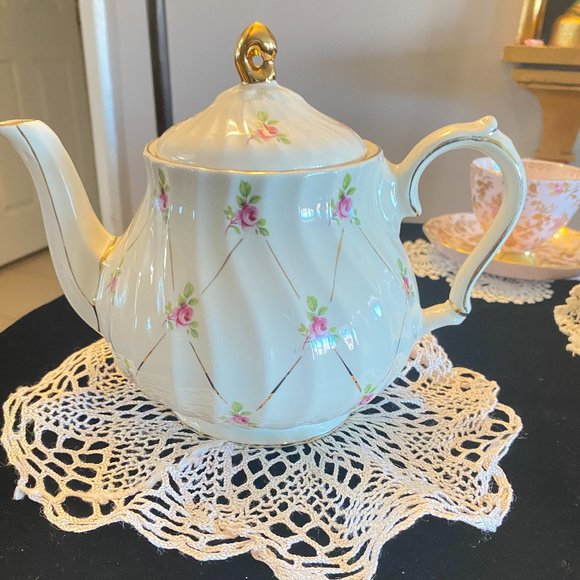 English | Kitchen | Tea Pot Made In England In Beautiful Condition ...
